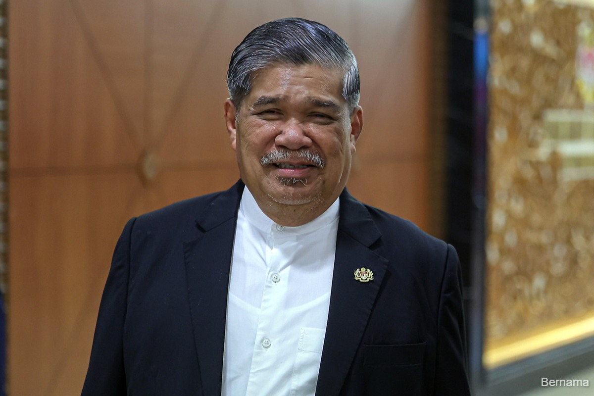 PM to hold briefing, discuss Cabinet reshuffle on Tuesday, says Mohamad ...