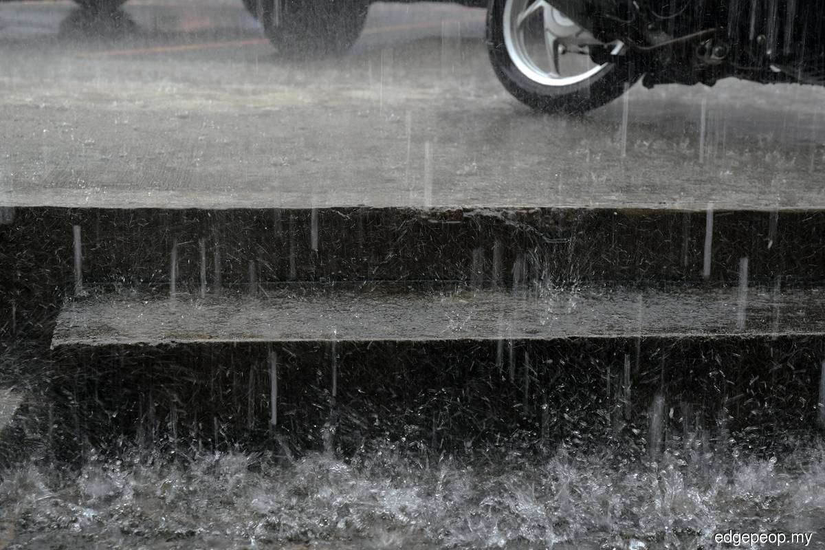 Continuous heavy rain to go on in Johor and Pahang until Jan 4 | KLSE ...