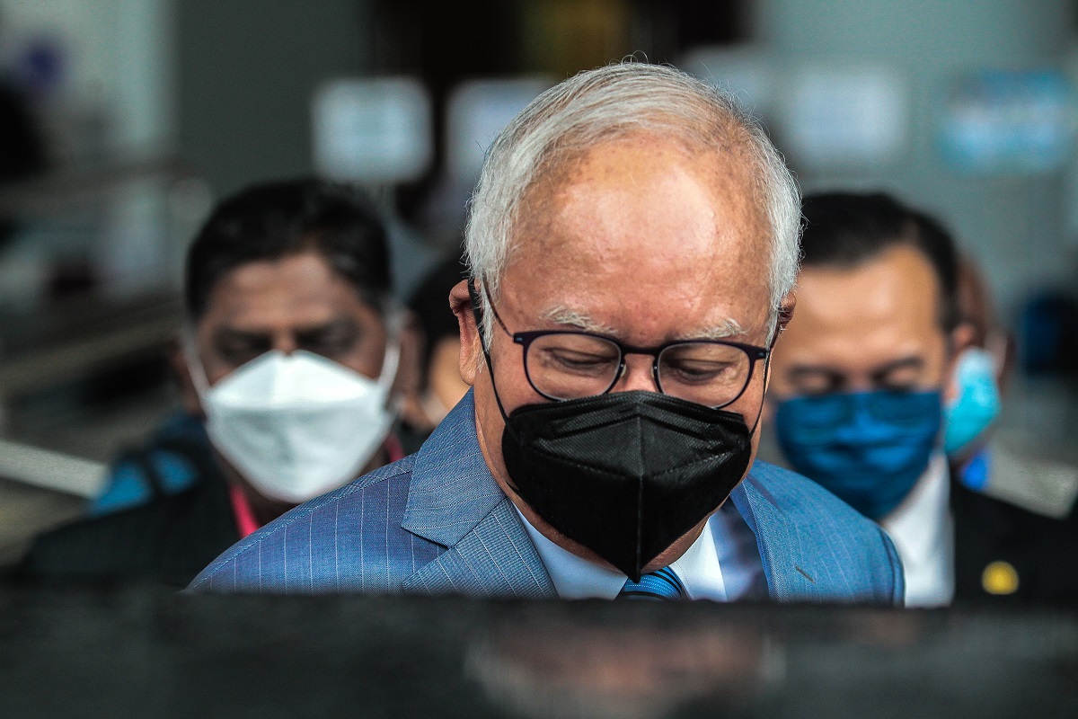 Najib, Nazifuddin granted interim stay of execution in tax arrears suit ...