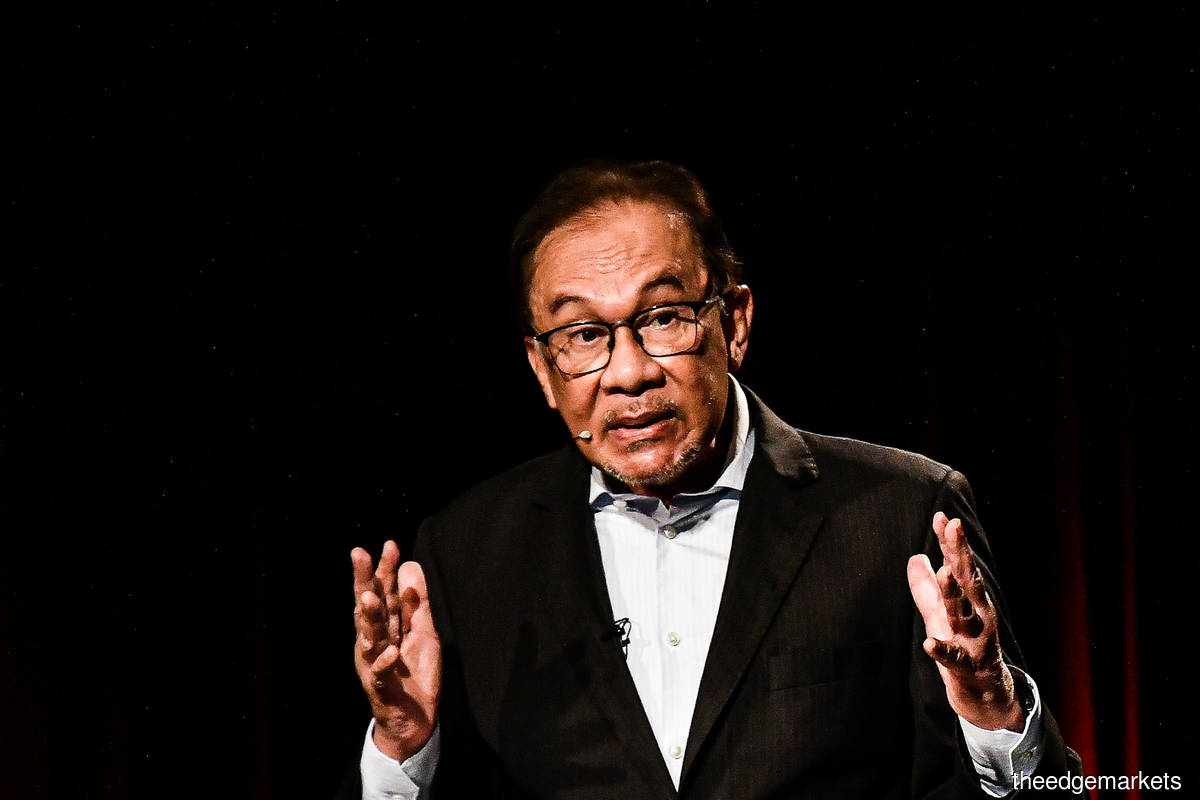 Anwar: M'sia to distribute one million Quran copies around the world in ...