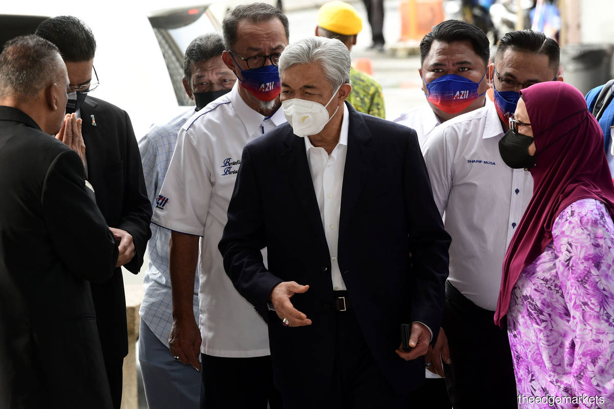 Zahid's lawyer asks why others not charged with graft when witnesses ...