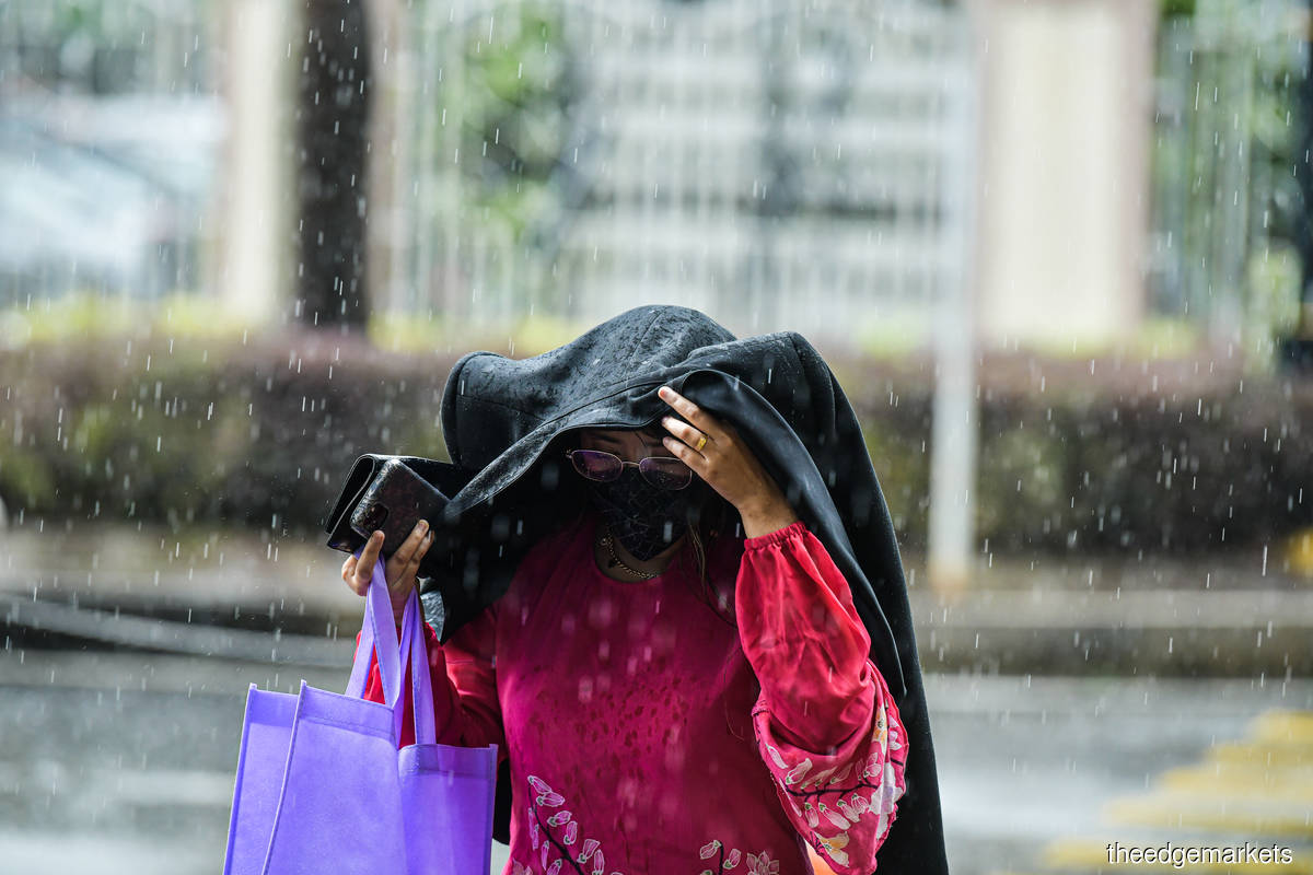 Continuous rain expected in Johor, East Coast states until Monday ...