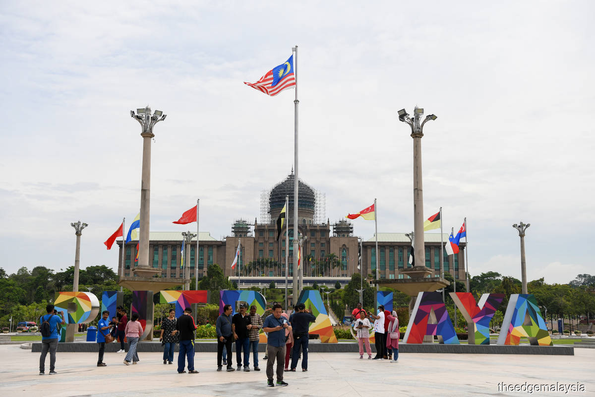 Option of Public Service or Malaysian Remuneration System only for ...