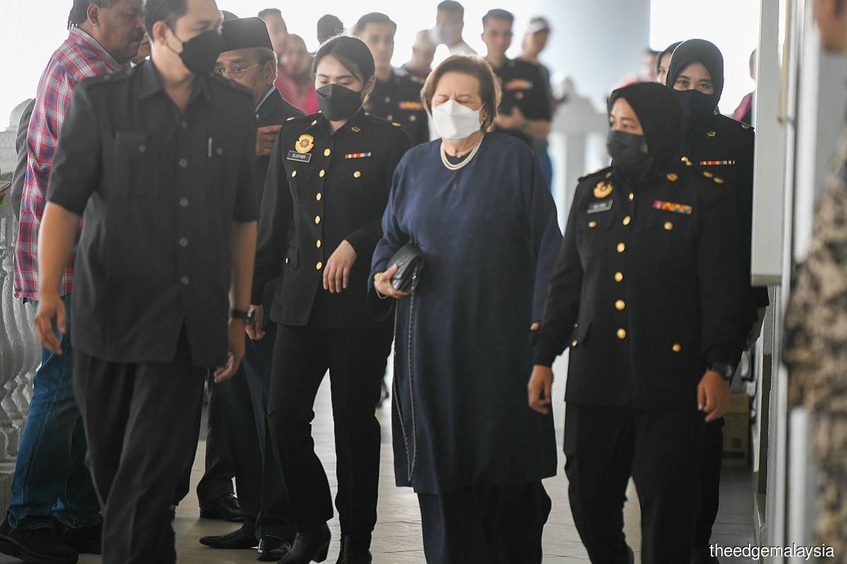 Zeti says Najib did not ask BNM about source of RM3.2 bil funds in account