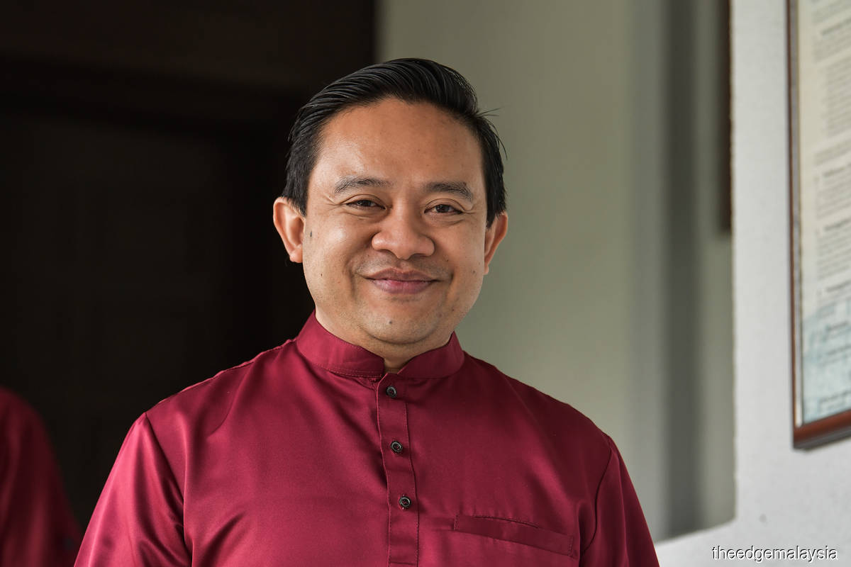 Wan Saiful chides Vincent Tan for making 'political comments'