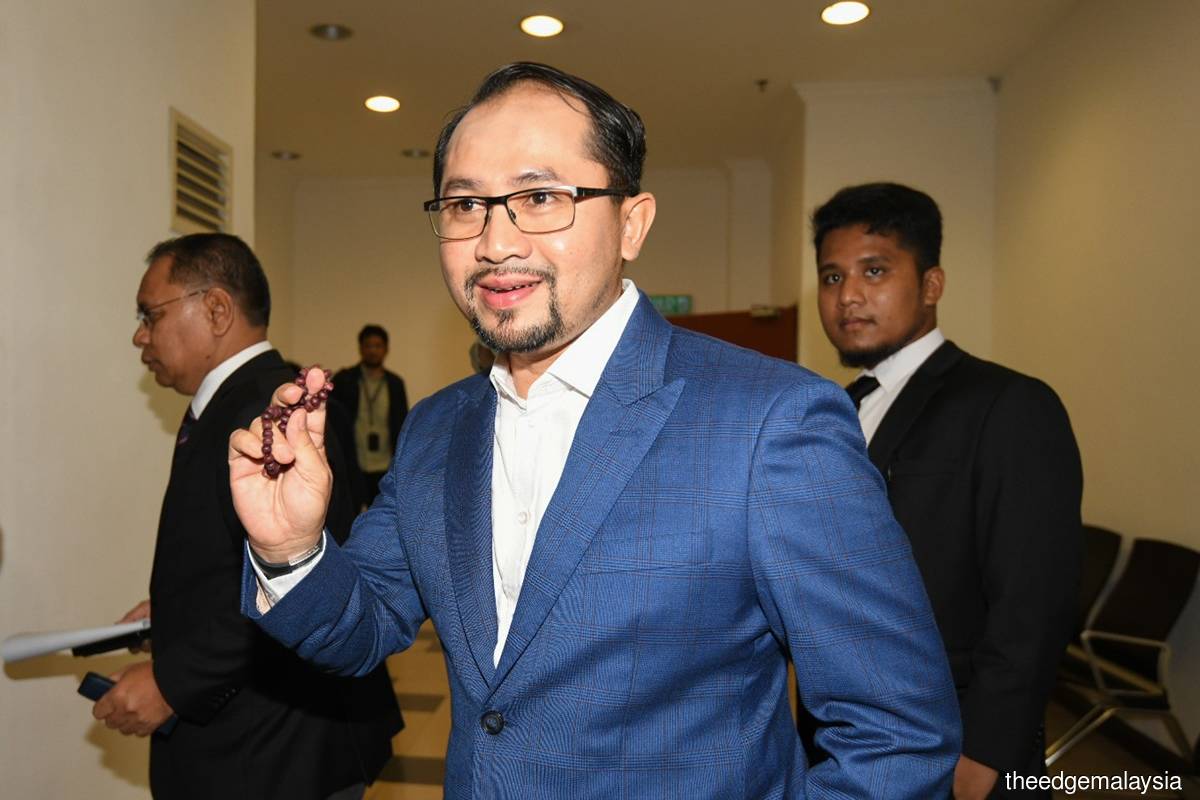 Hamzah Zainudin’s former aide slapped with another graft charge