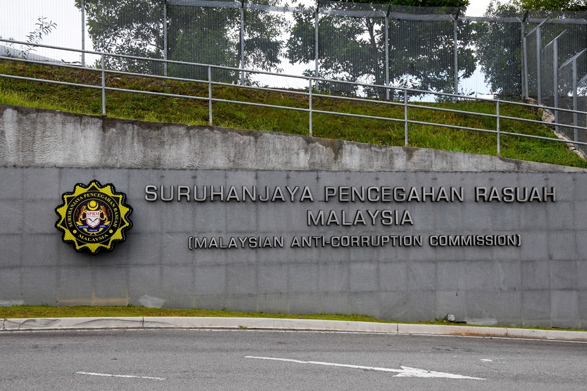 Counter-setting syndicate: Woman and son among eight enforcement ...