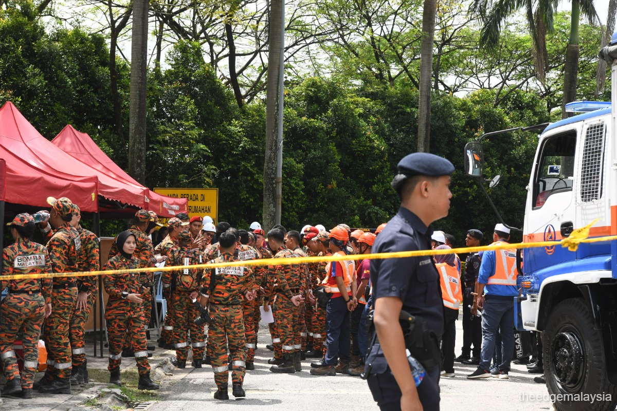 Fire Dept deploys team to inspect crater at gas pipeline fire site — DG