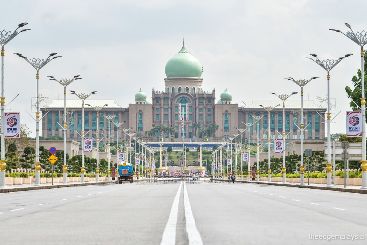 PM orders promotion pathway for Grade 1 civil servants