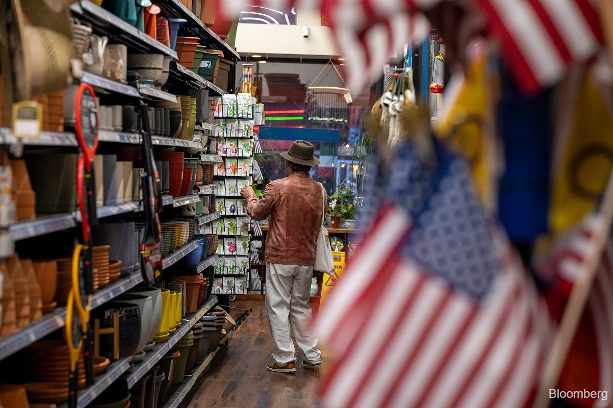 US reports solid July consumer spending; core inflation firmer