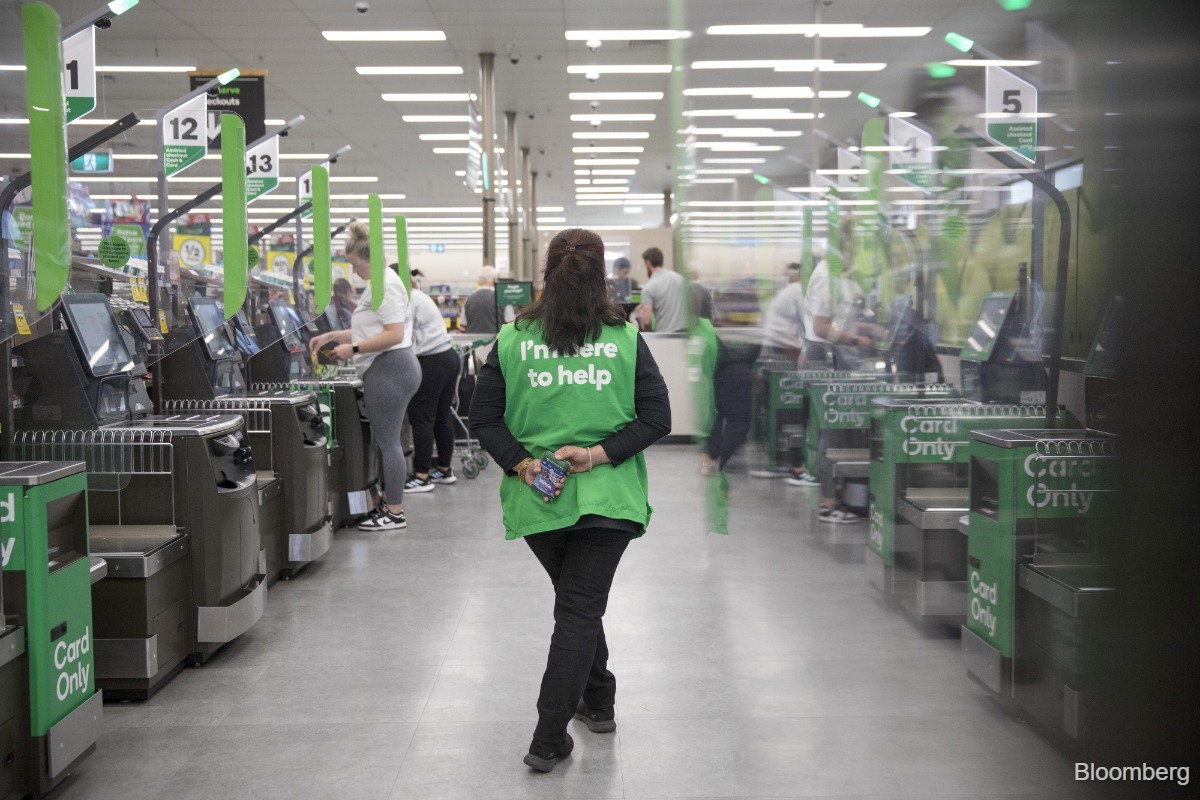 Woolworths, Coles face US$511 mil hit after underpaying staff