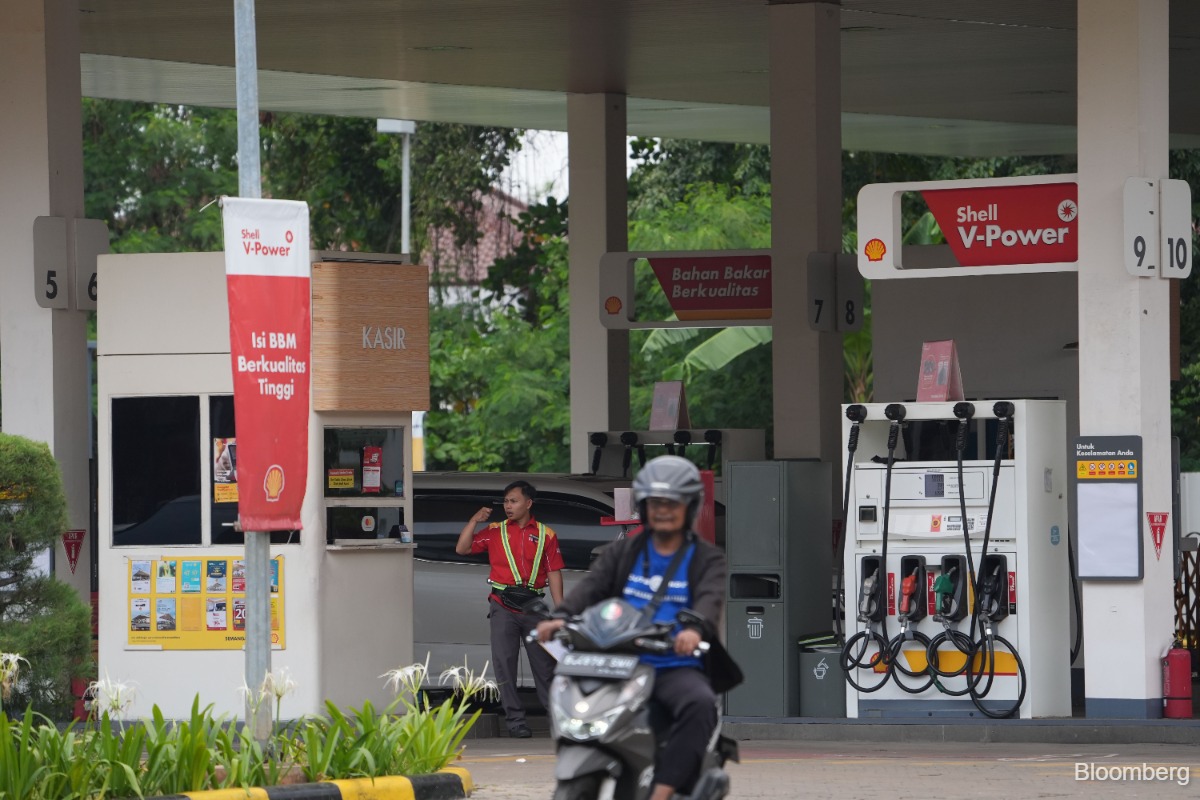 Shell’s gas stations in Indonesia run dry again as supplies drop