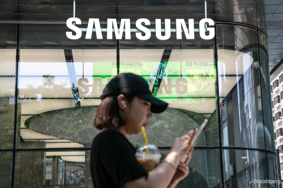 Samsung plans bonuses tied to share price in major pay overhaul
