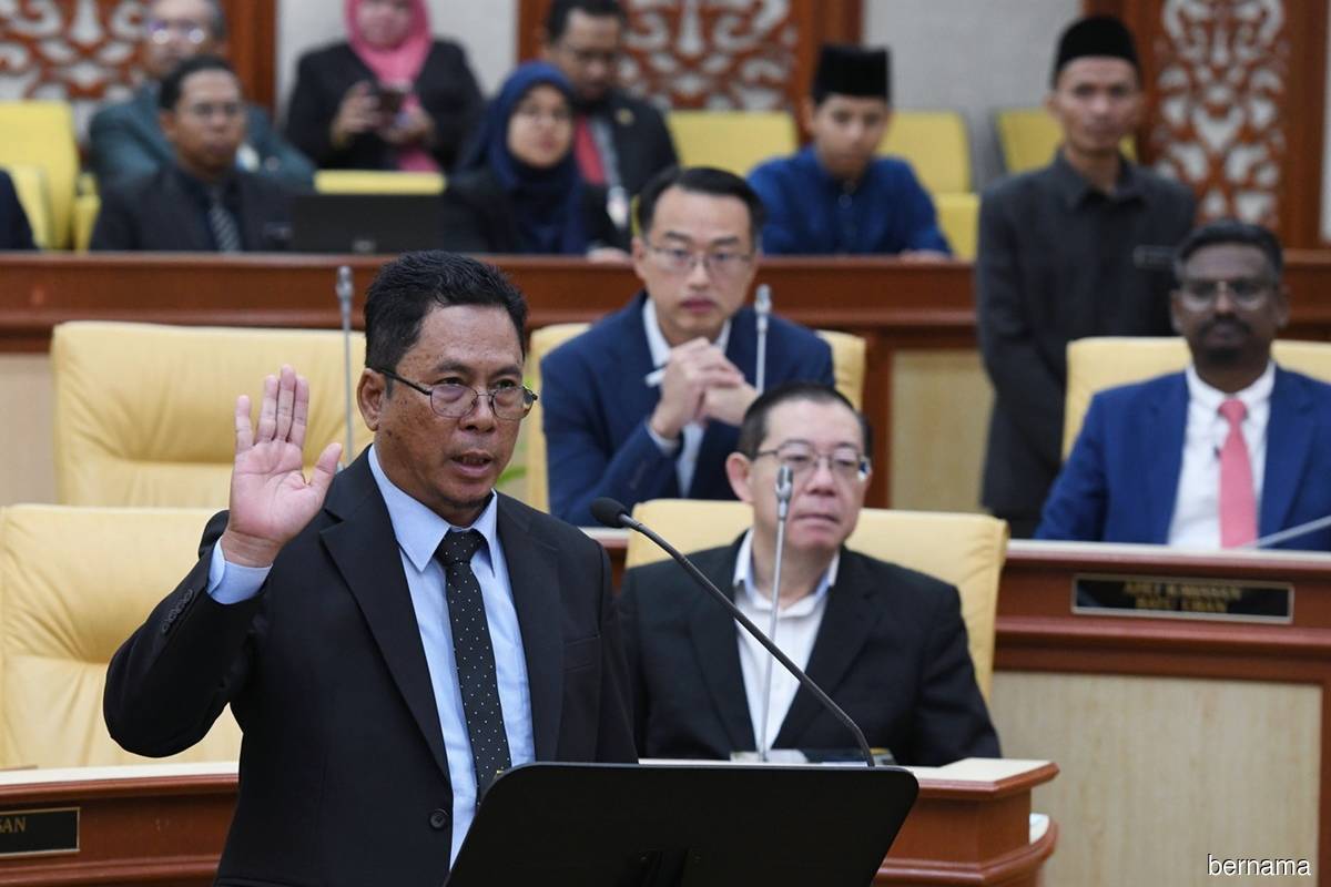 Abidin takes oath of office as Sungai Bakap state assemblyman | KLSE ...