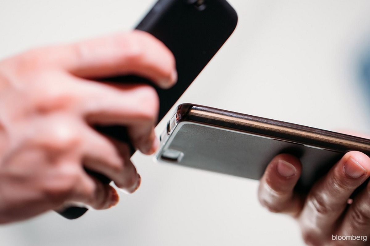 Smartphones are the gateway for users to experience AI