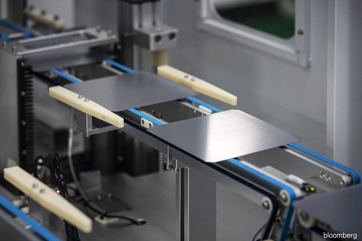 Kibing Group exports 672 tonnes of Sabah’s first batch of solar glass ...