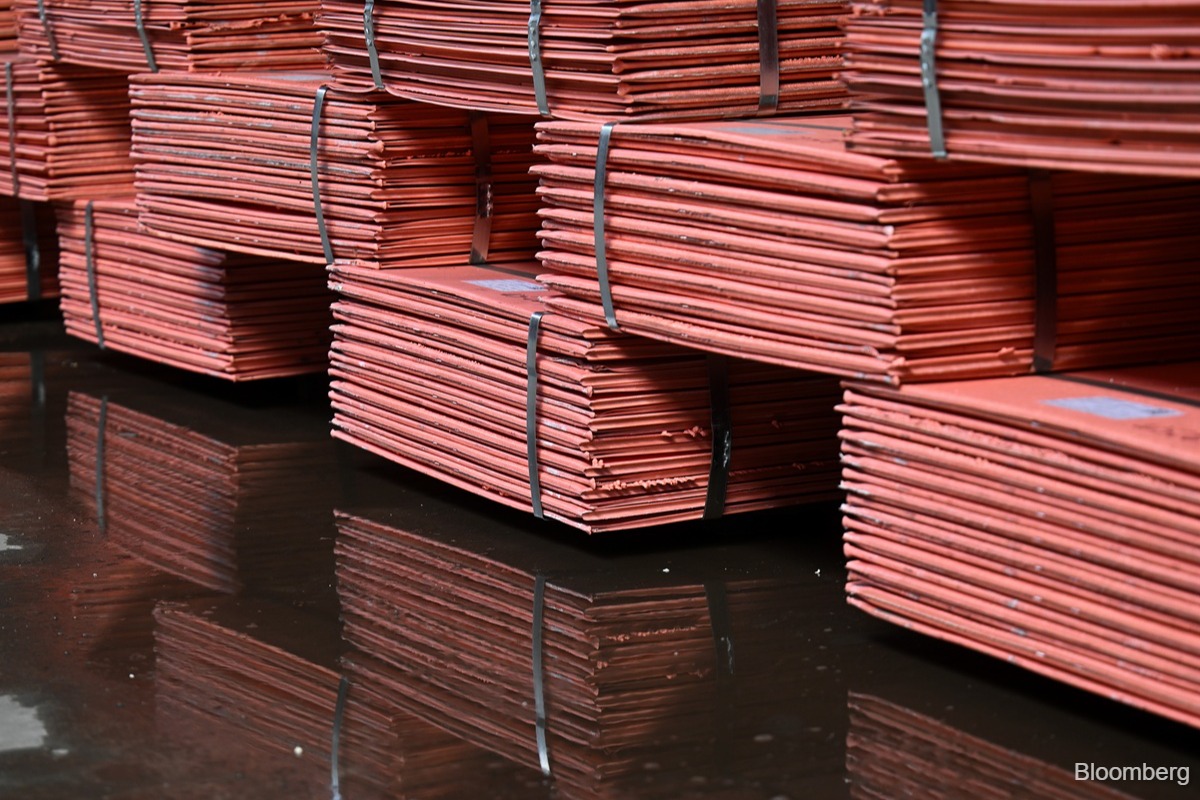 Copper rises as supply woes offset pressure from stronger dollar