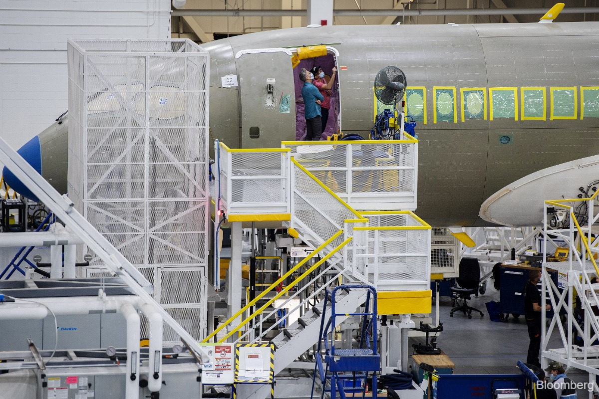Airbus Cranks Out Aircraft at Rapid Pace to Meet Delivery Goal ...
