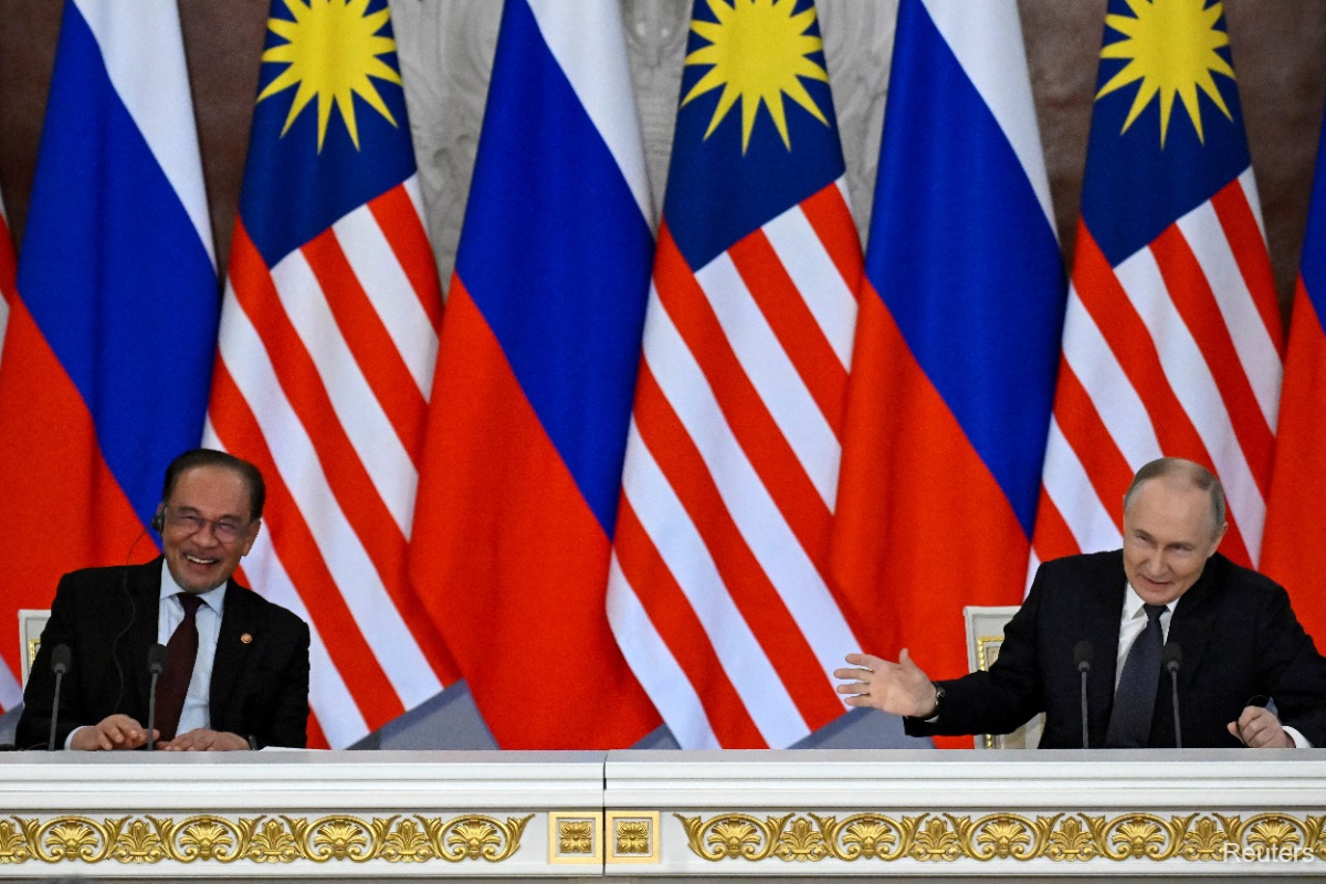 Anwar extends East Asia Summit invitation to Putin | KLSE Screener