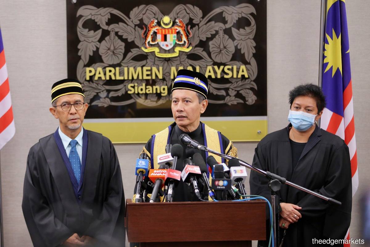 Court strikes out Dr M’s bid to challenge Art Harun's appointment as ...
