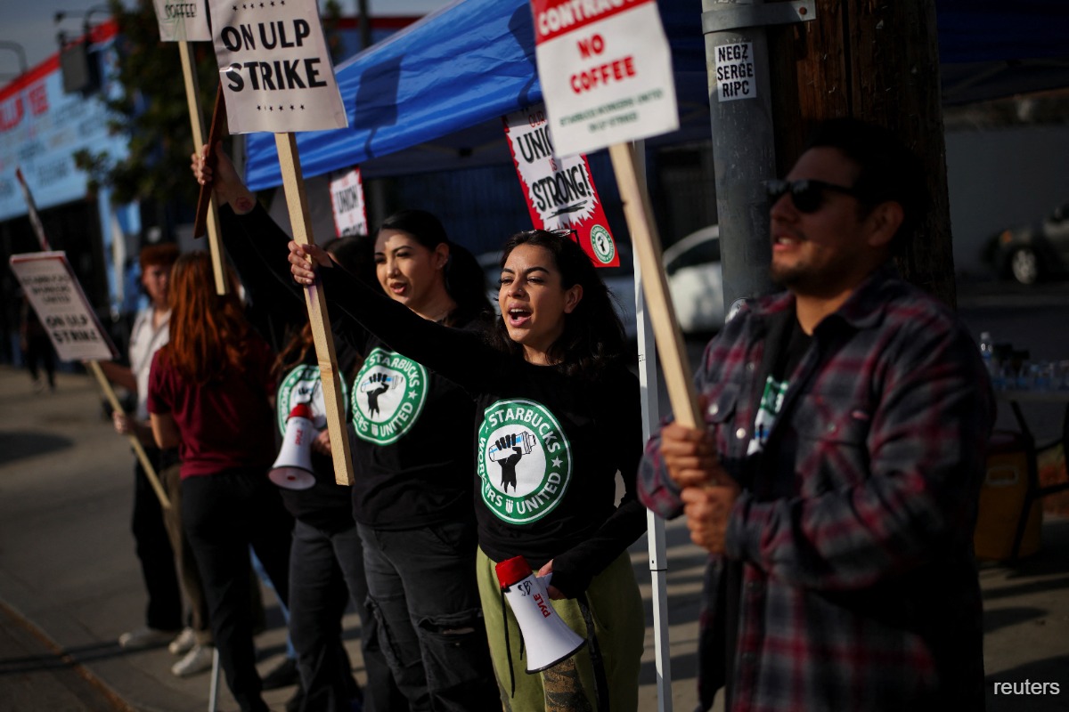 Starbucks Strike to Expand to Over 300 US Stores on Christmas Eve, Says ...