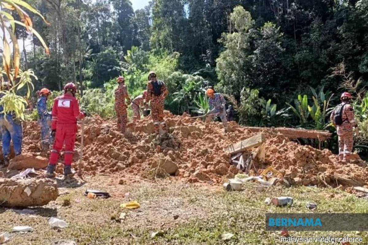 Landslide: Bodies of mother, child found hugging each other | KLSE Screener