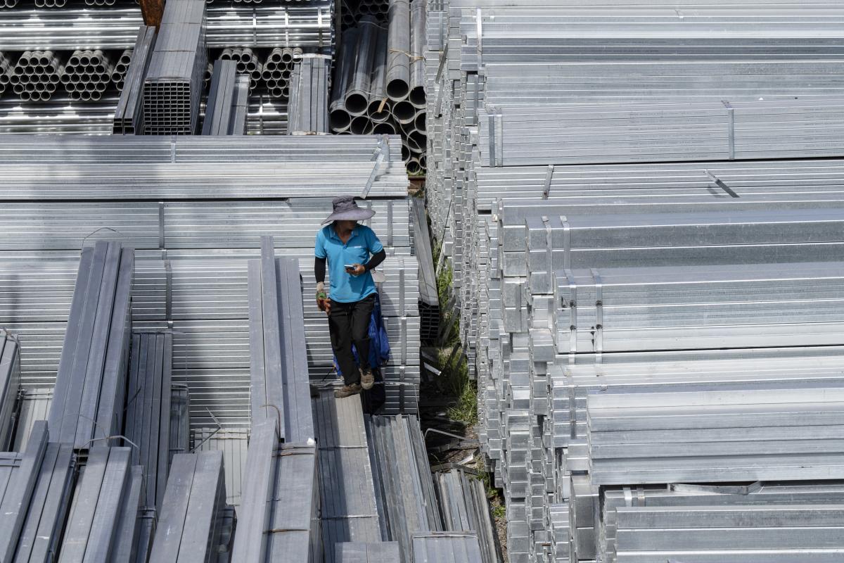 China’s steel mills lead drop in building materials output