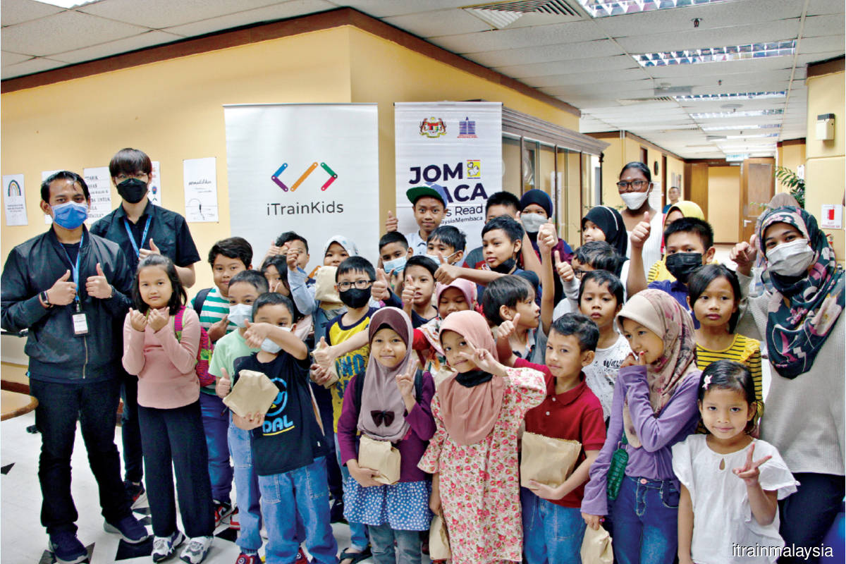 Start-up: Teaching students how to code at public libraries