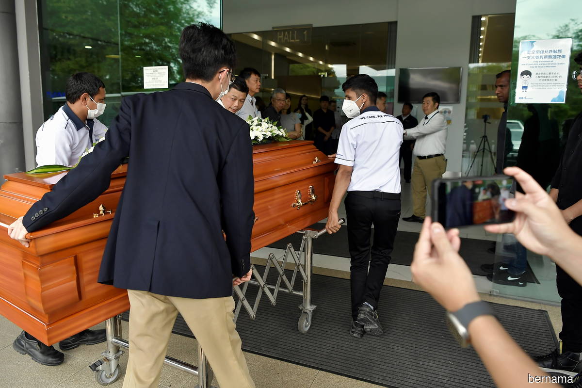 Remains of Kapar plane crash victims cremated | KLSE Screener