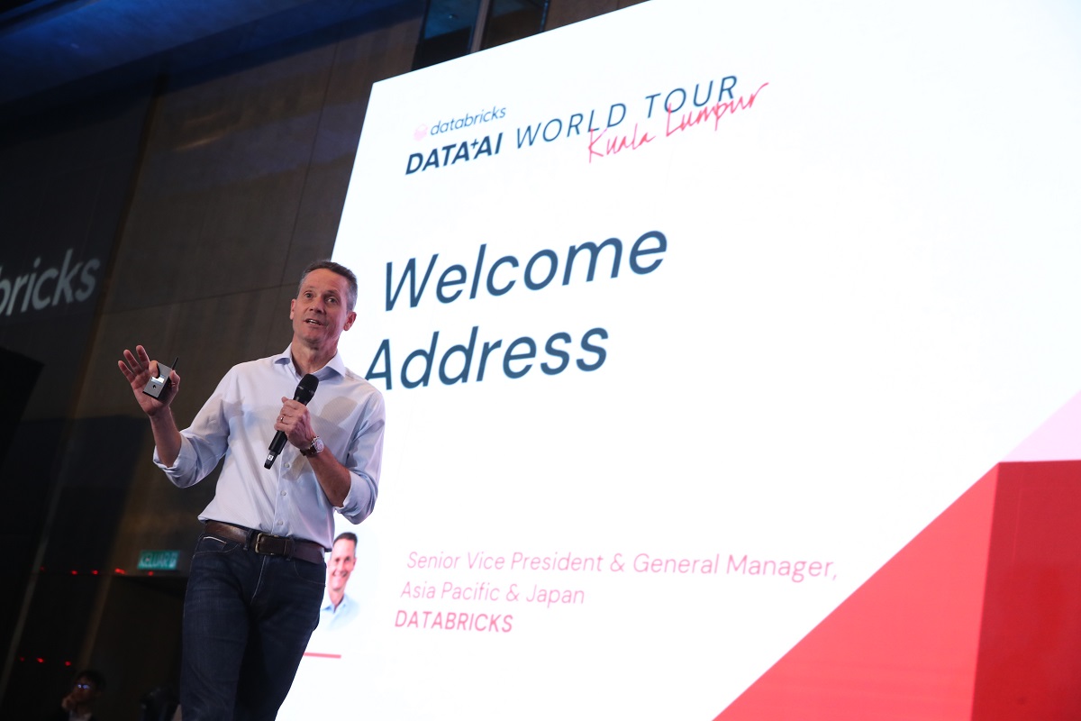 Democratising data analysis with AI