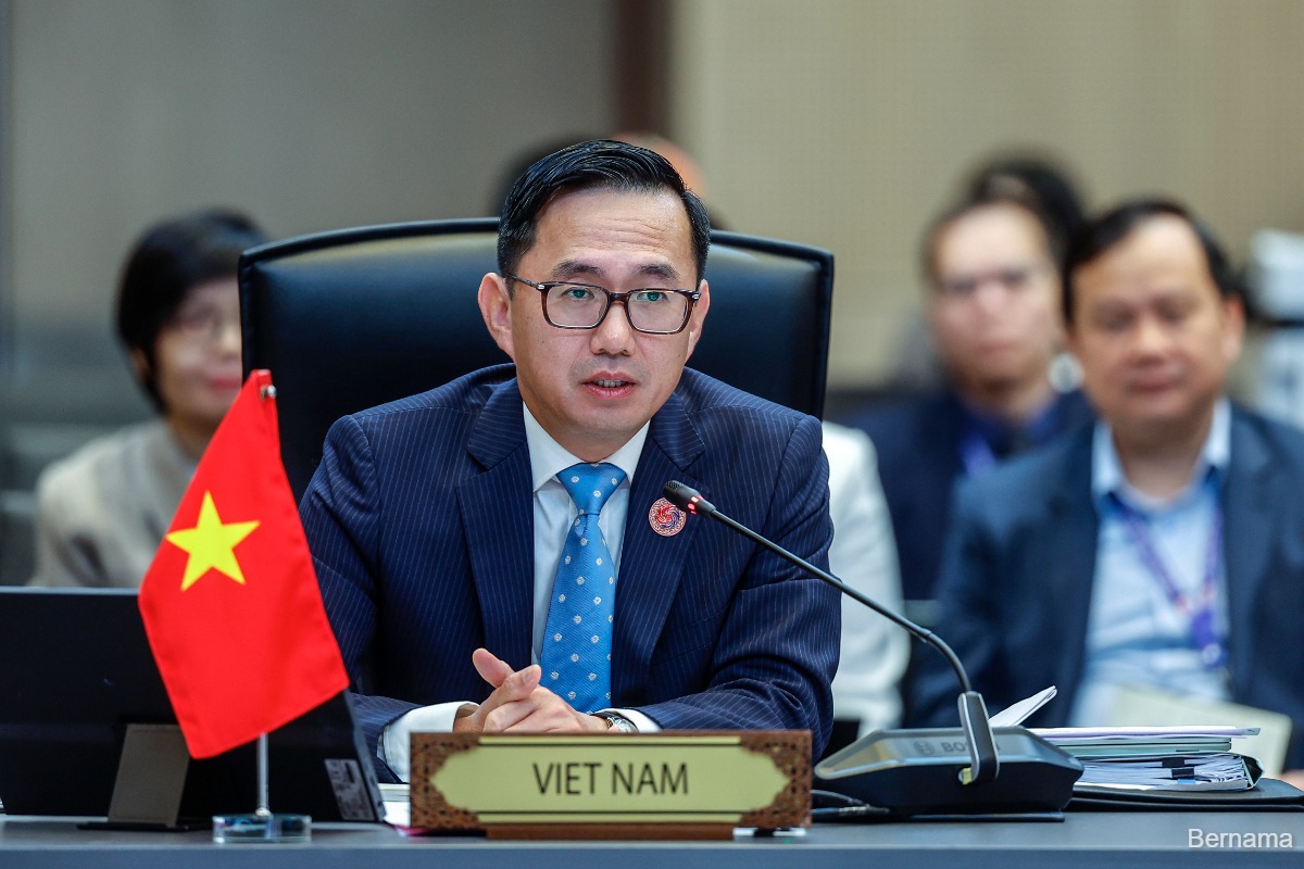 Vietnam attends Asean Senior Officials’ Meeting, holds wide-ranging ...