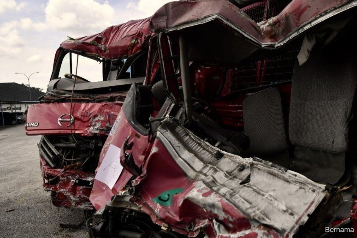 Fru crash: Gravel-laden lorry had no valid permit to carry the load ...