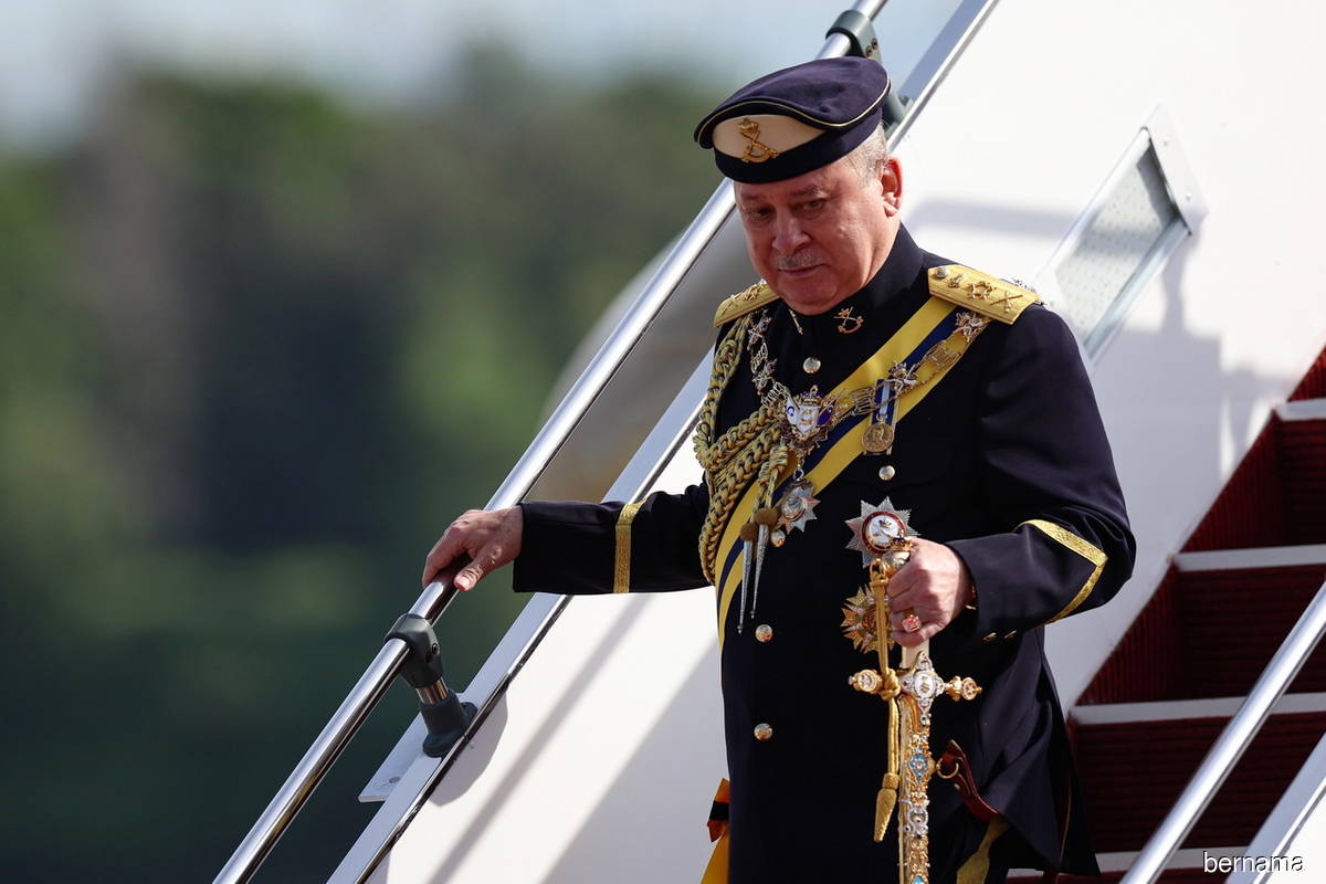 Sultan Ibrahim arrives in KL to take oath as new King | KLSE Screener