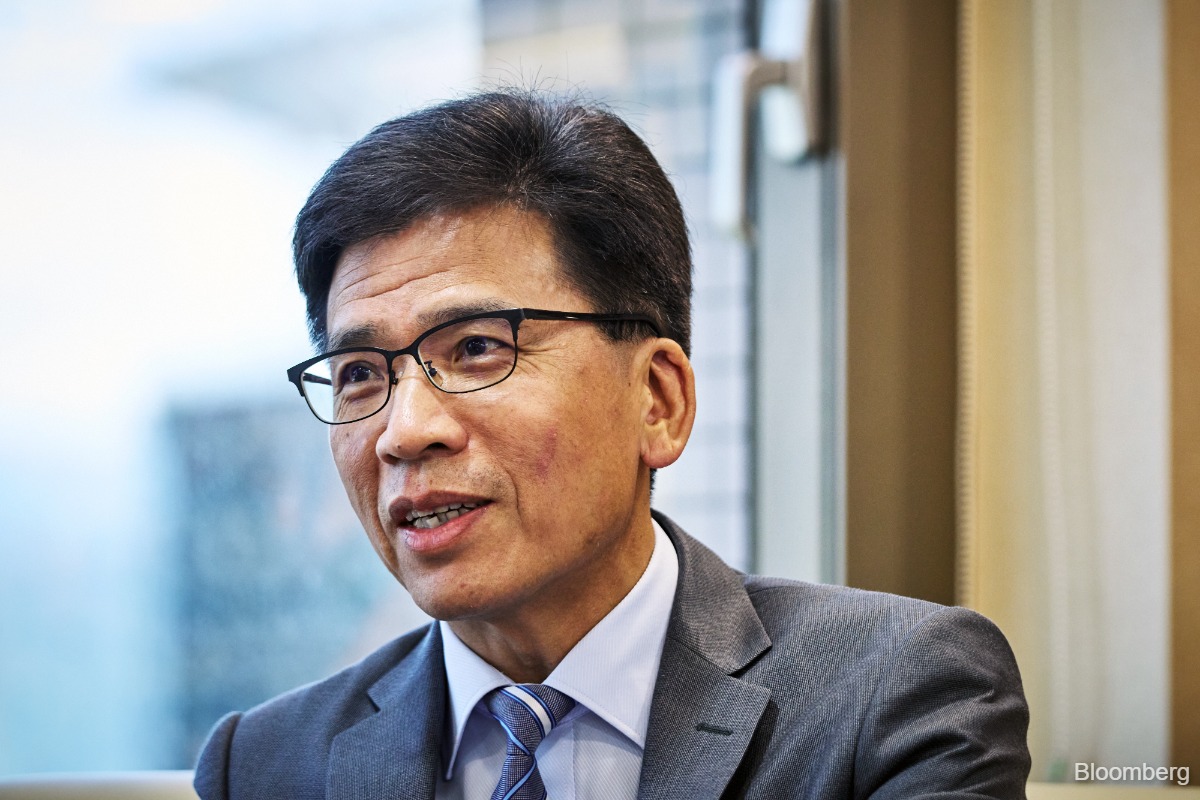 Taiwan urges insurers to give local firms billions in mandates