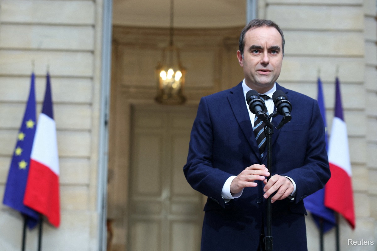 French govt collapses in 14 hours, deepening political crisis