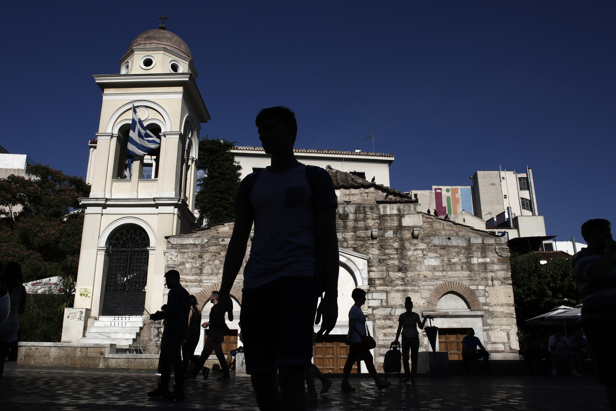 Greece's plan to return to markets while viable faces risks
