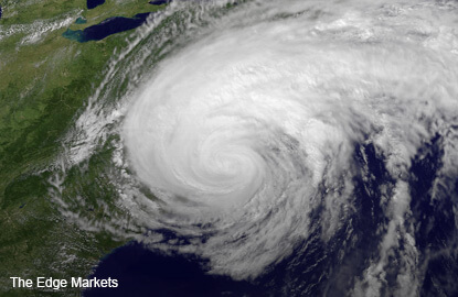 Deadly storm batters Eastern U.S. with wind and heavy rain