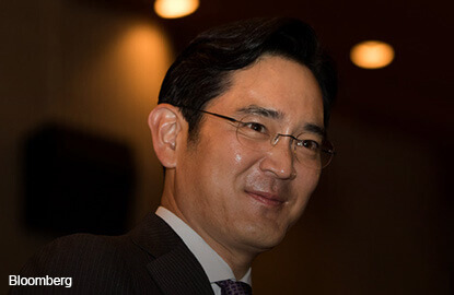 Samsung leader quizzed for over 22 hours in S.Korea corruption scandal
