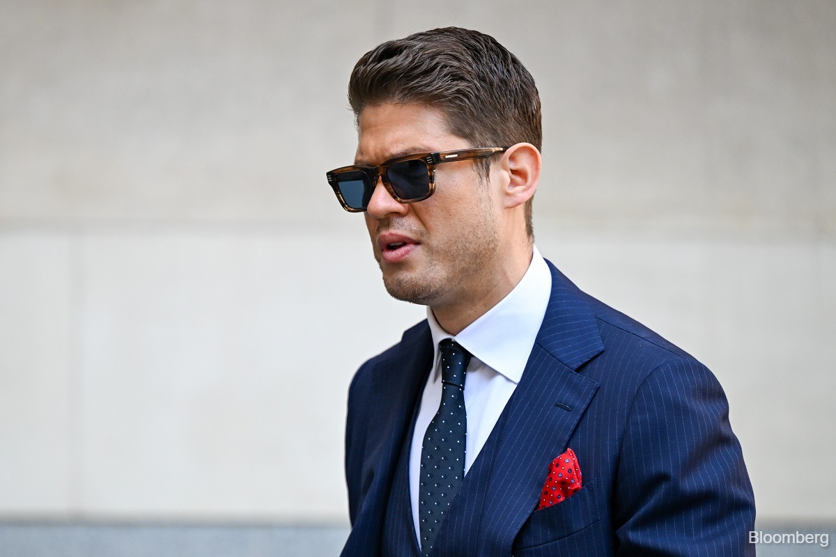 Director pleads guilty to fraud over sale of fake plane parts