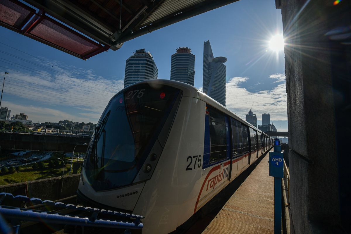 KLCC LRT Station closed temporarily after pump switch panel catches ...