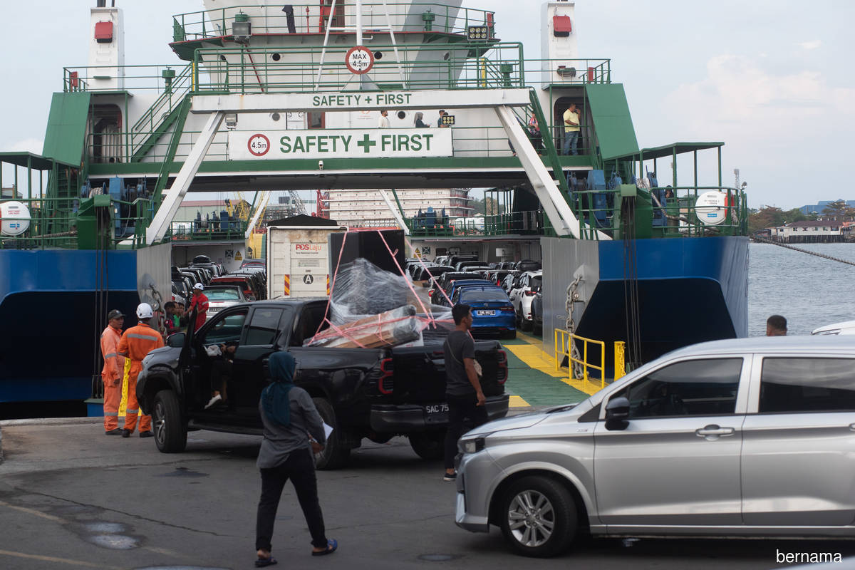 Surge in Holiday Travel Leaves Thousands Stranded at Labuan Ferry ...