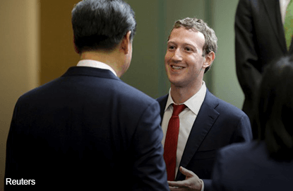 Facebook's CEO and wife to give 99 pct of shares to couple's foundation