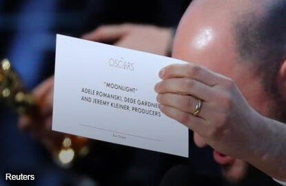 'Moonlight' wins best picture Oscar, beating 'La La Land'