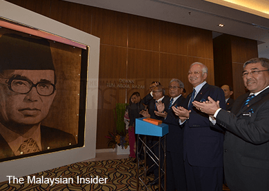 Malaysia PM Najib joins brothers in dismissing talk of inheritance from ...