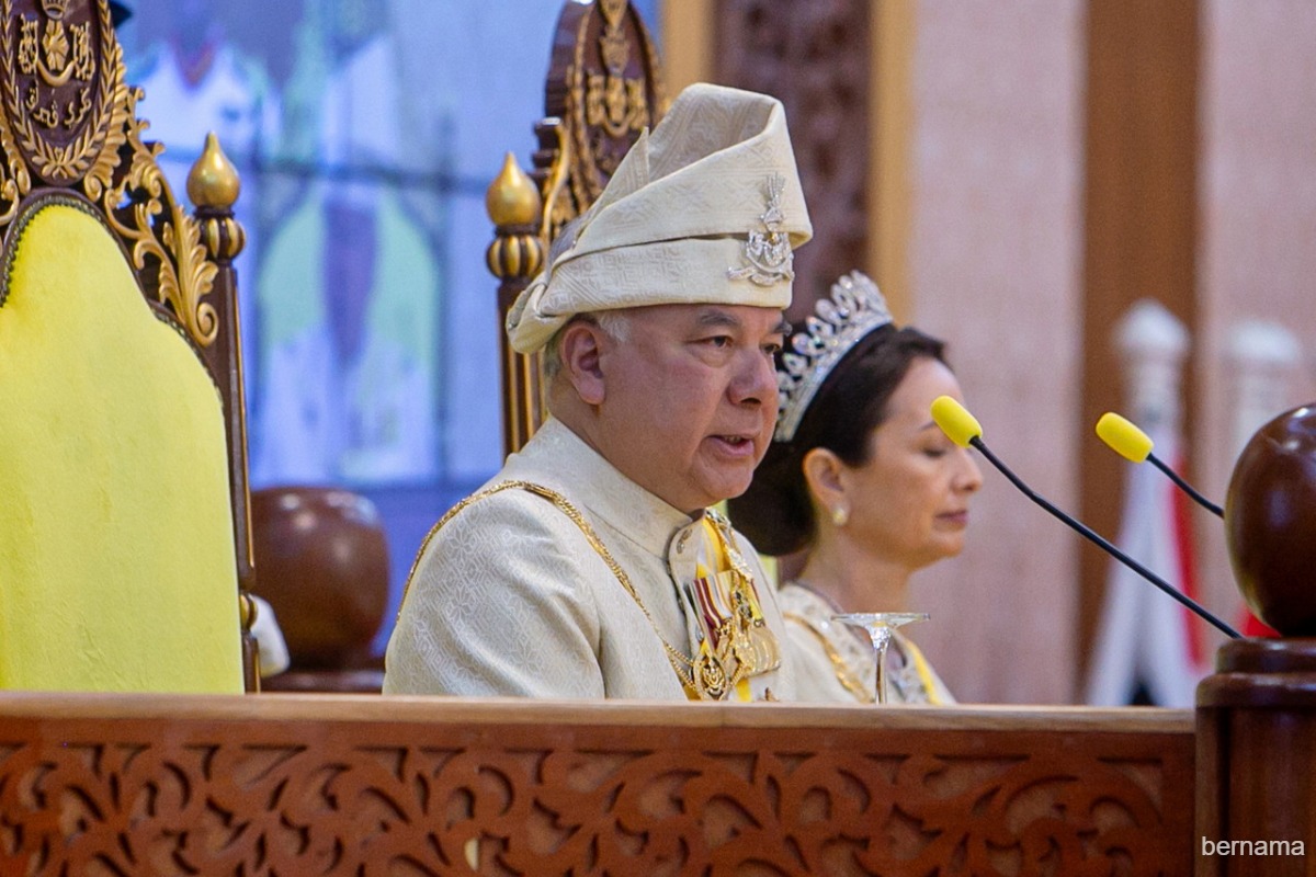 Woman who tried to attack Sultan Nazrin remanded for three days | KLSE ...