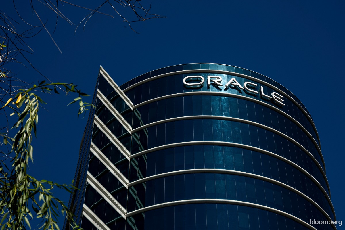 Oracle sparks bubble talk with stock price in dot-com territory