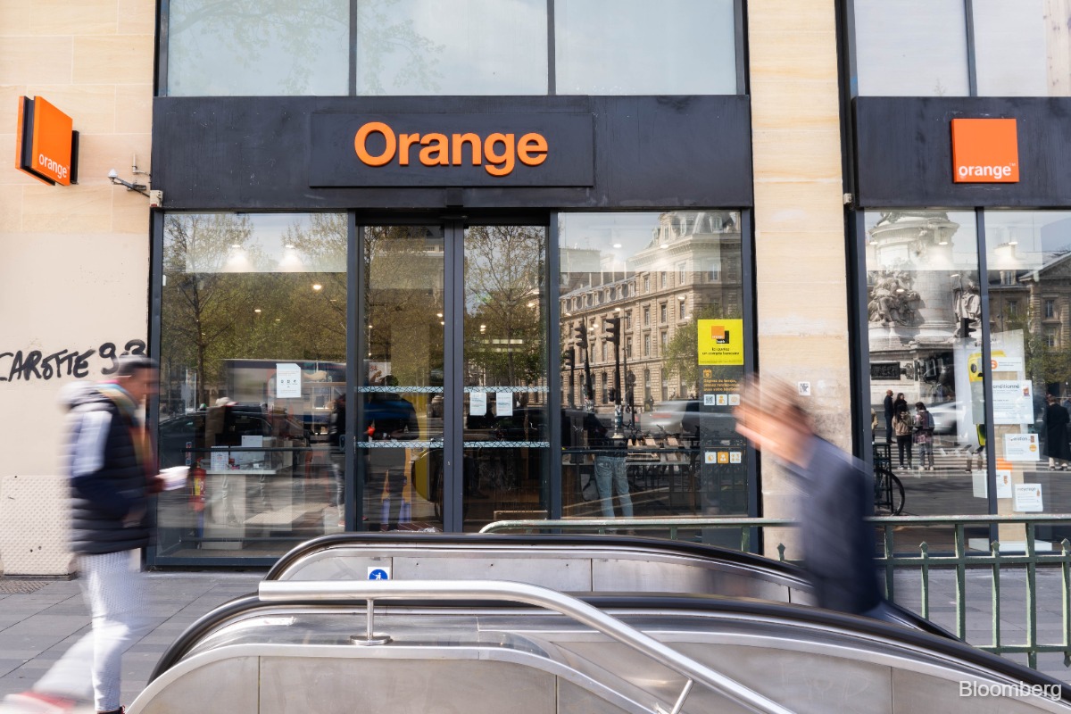 Orange sales flat as Africa growth offsets French decline