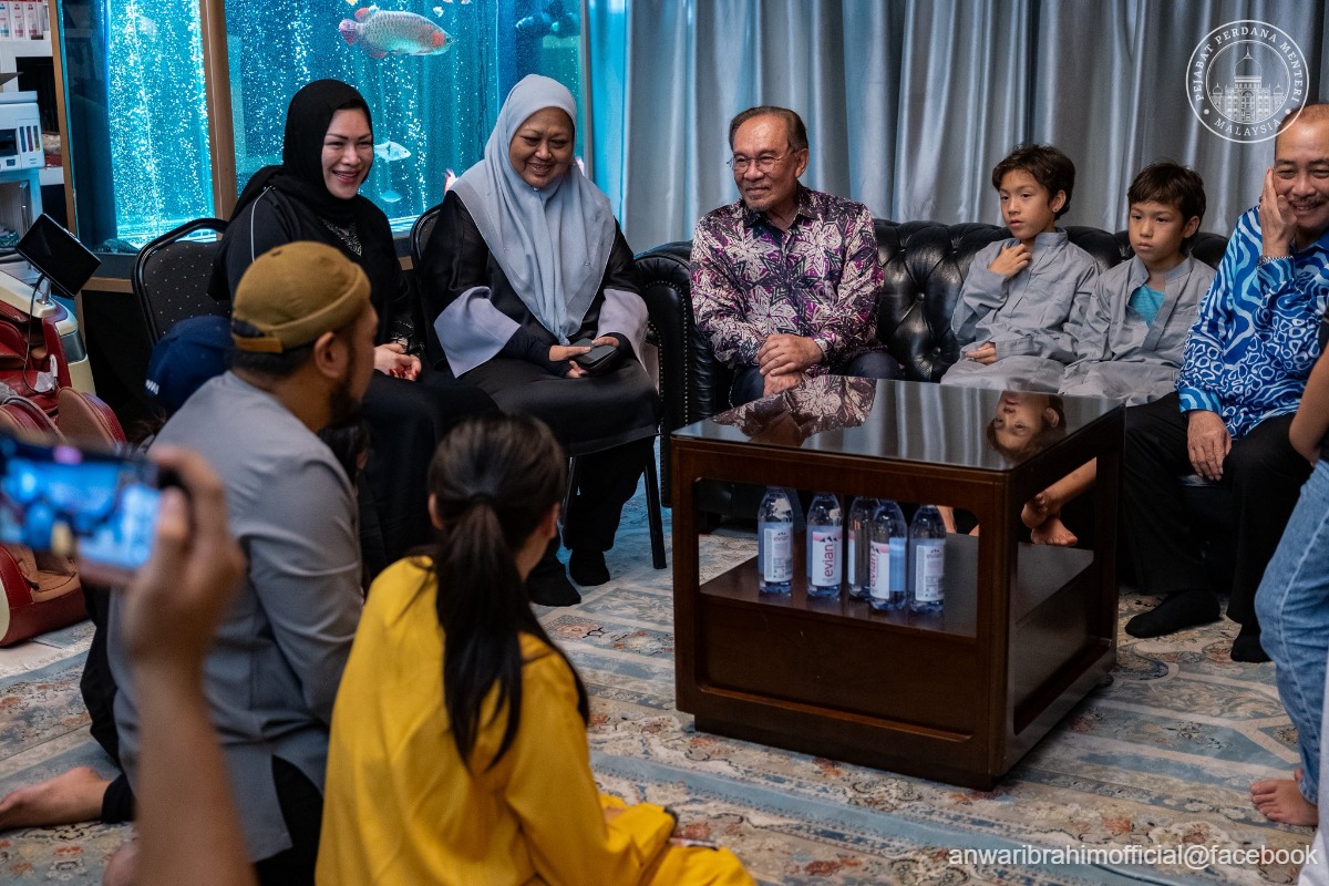 PM visits Bung Moktar's family, extends condolences | KLSE Screener
