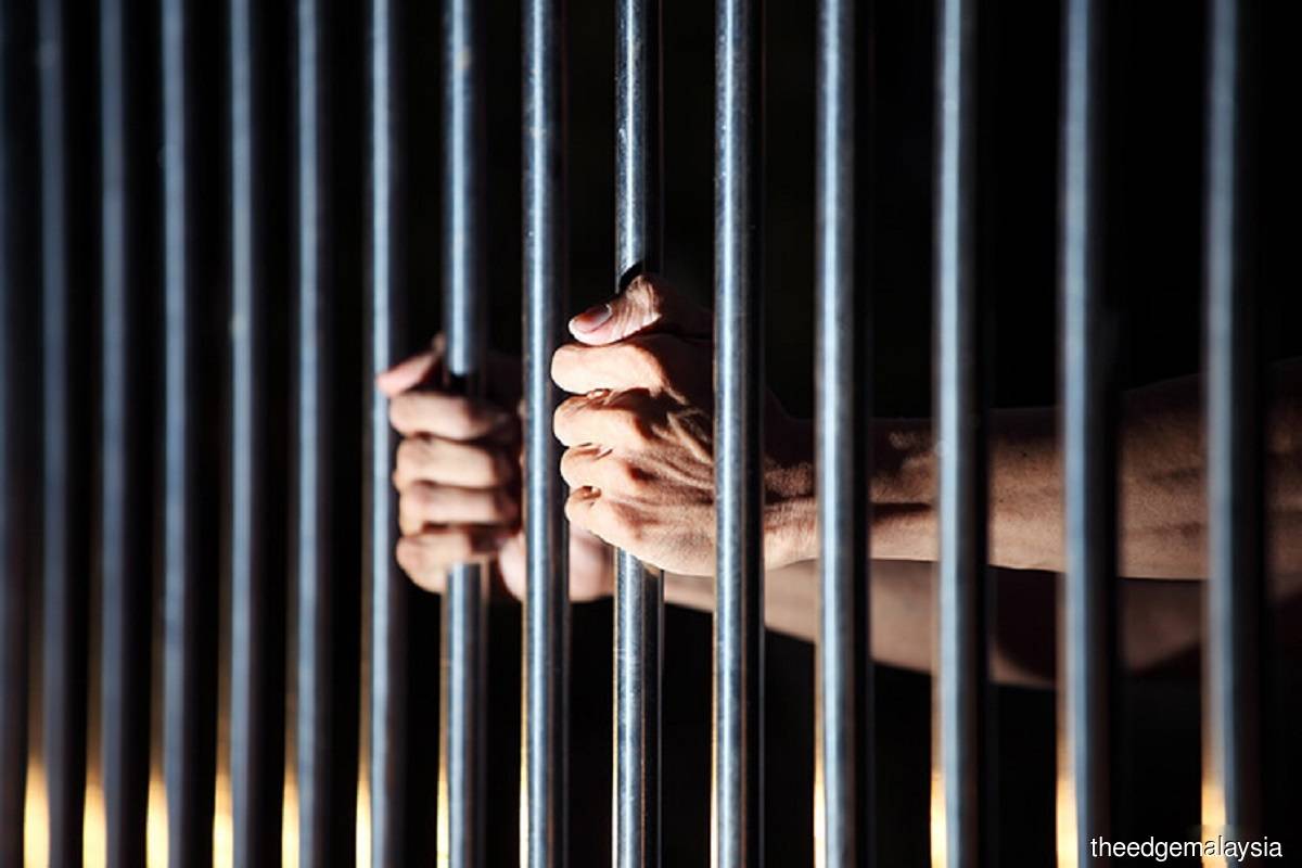 Azilah gets 40 years and 12 strokes of the rotan for Altantuya's murder ...