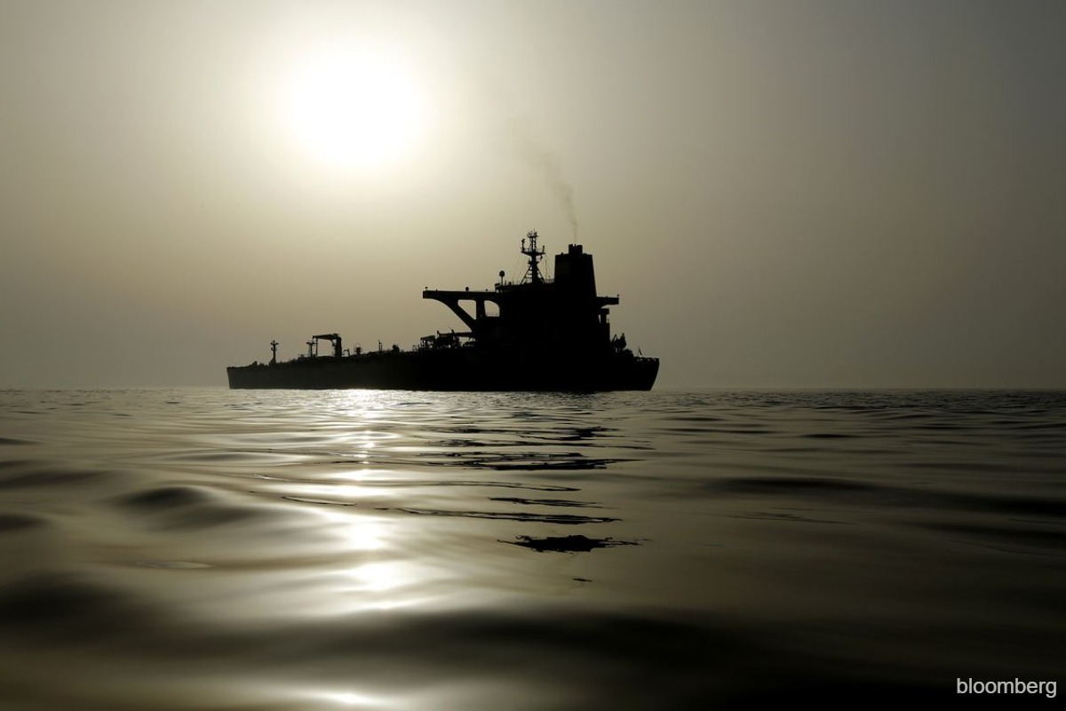 Ship Carrying 640 Containers And Hazardous Chemicals Sinks Off India Ship Carrying 640 Containers And Hazardous Chemicals Sinks Off India